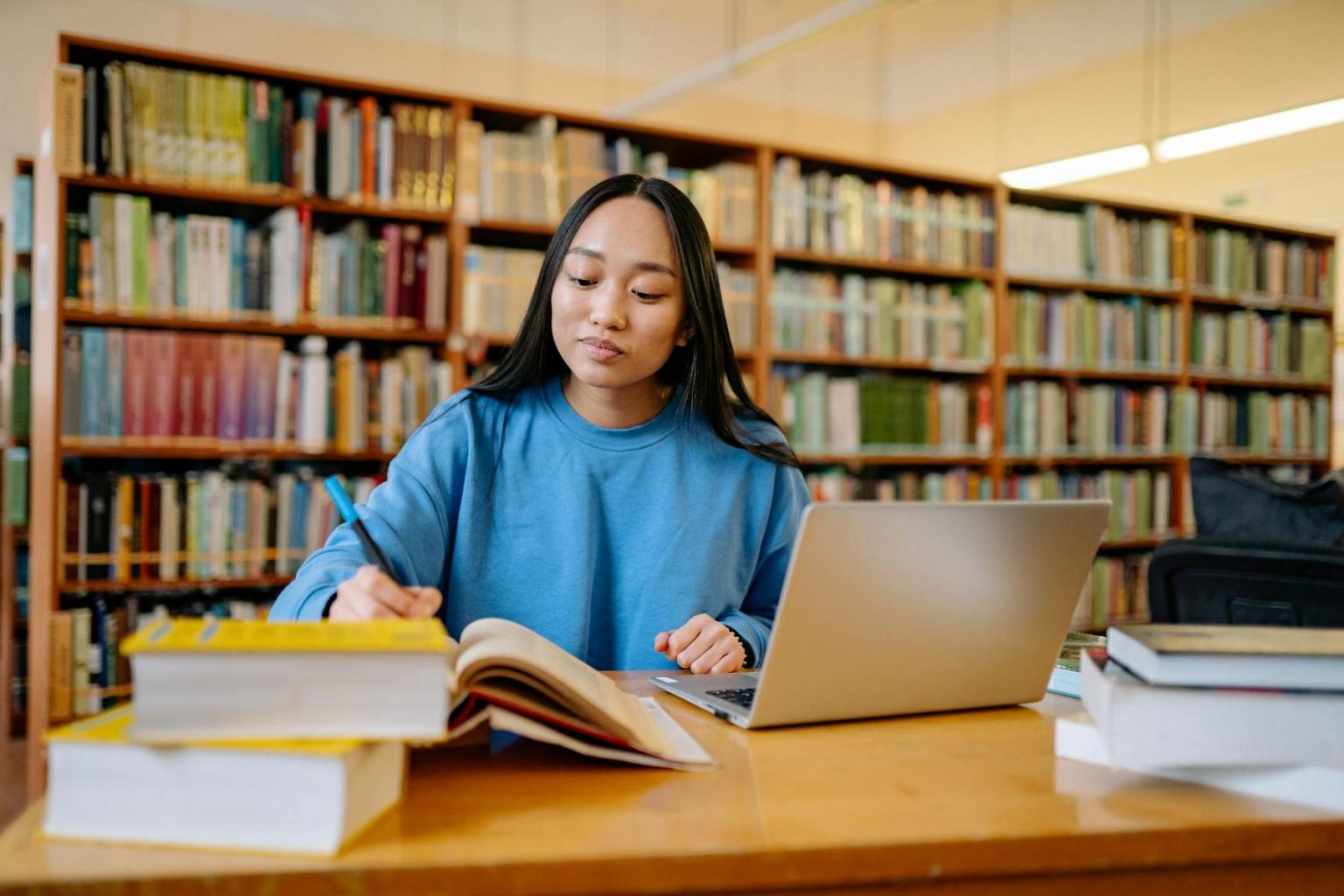 How to Choose Between SPSS and R for Your Studies